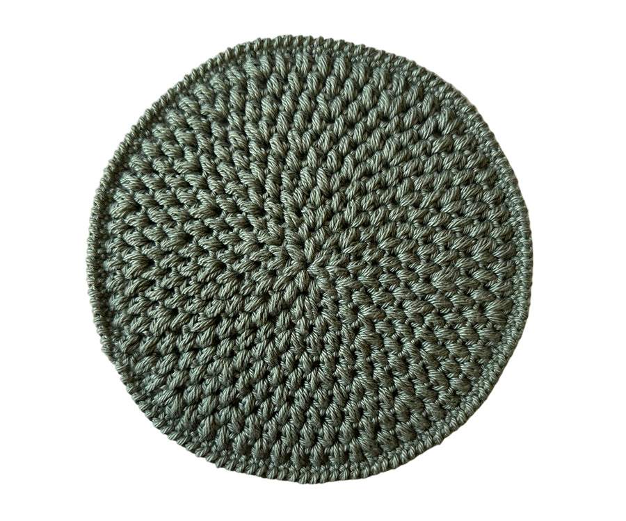 Miniatyr – Virkad stor rund matta till dockhus, dockskåp och ...